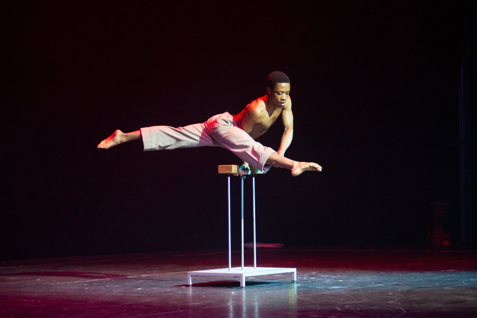 Festival des 7 collines - Moya - Cie Zip Zap Circus | Site Internet de ...
